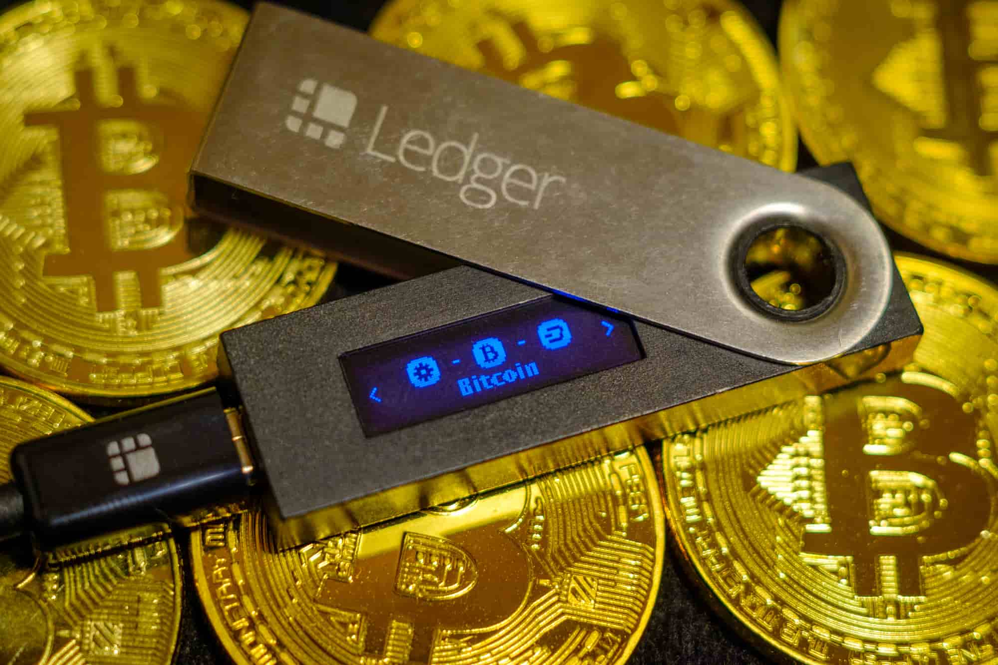 Ledger Skandal: Entwickler offenbaren Hintertür? - CoinPro.ch