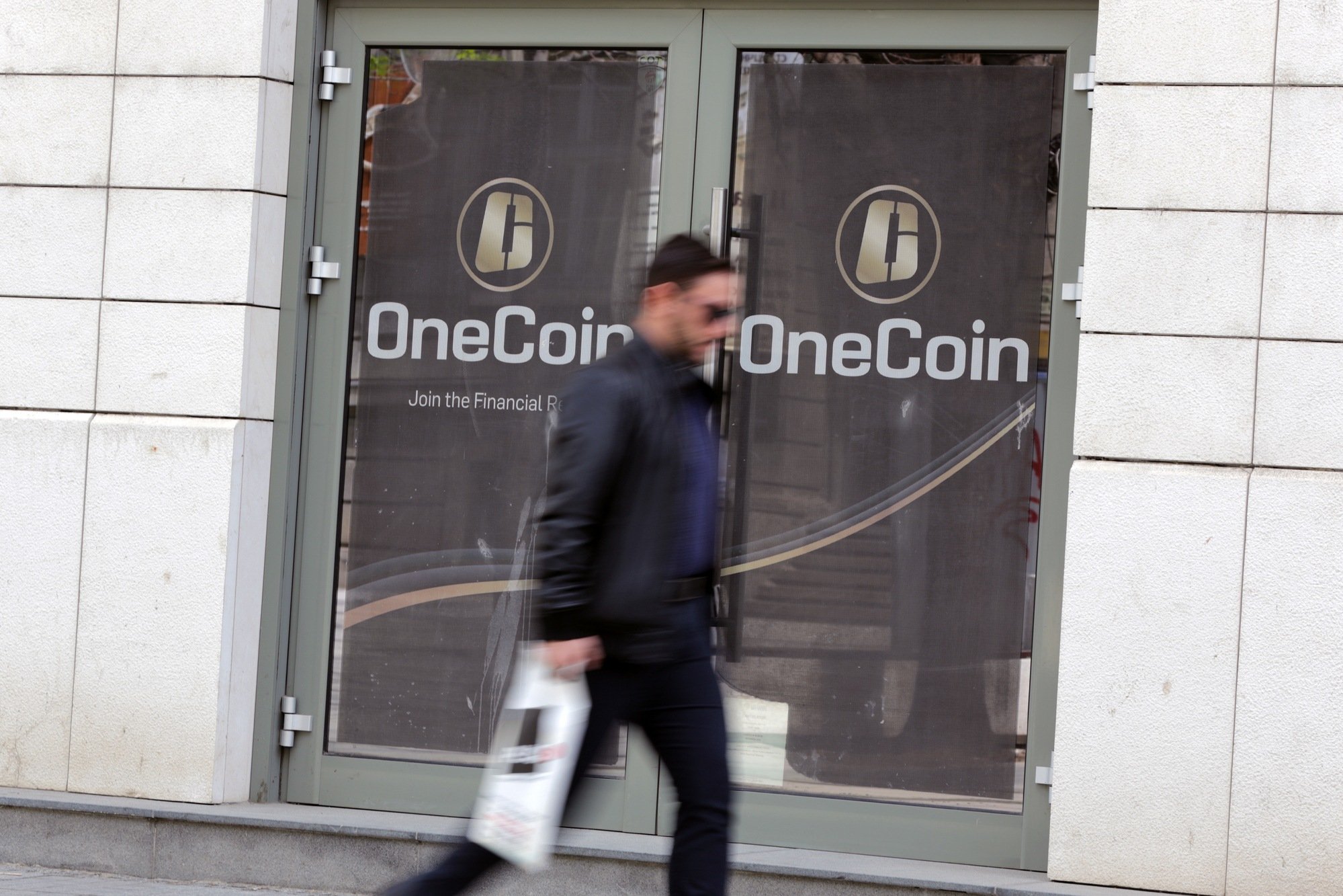 OneCoin-Gründer Sebastian Greenwood zu Mega-Strafe verurteilt